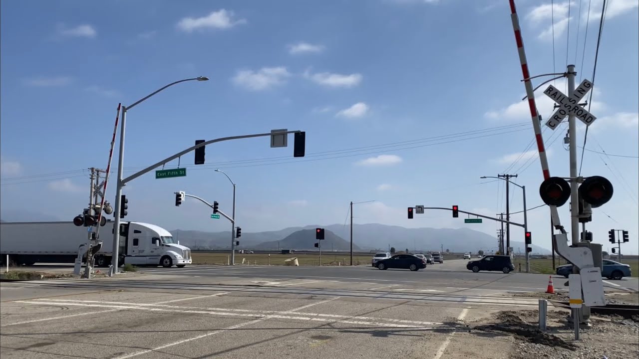 (WCH type 1) UP 8722 @ Los Posas Road Railroad Crossing, Camarillo CA 9 ...