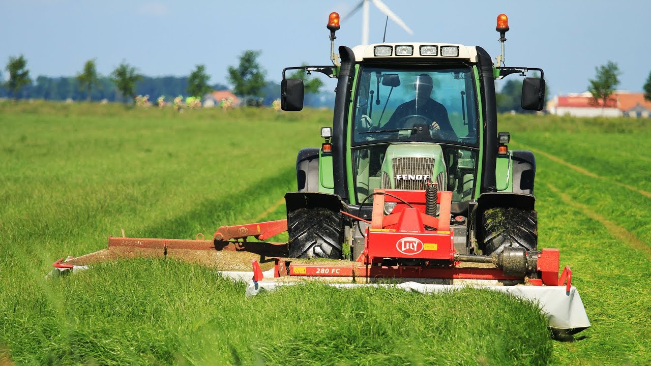 Fendt Farmer 412 Vario with Lely 240 FC and 280 FC, Mowing grass | Gras ...