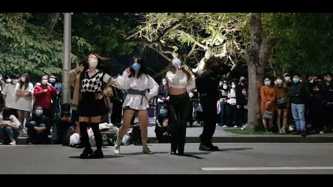 [KPOP IN PUBLIC] Tomboy dance cover - YouTube