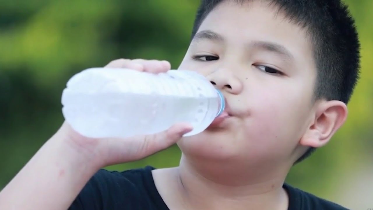 Pediatricians encourage students keep water, hydrate on walk home from ...
