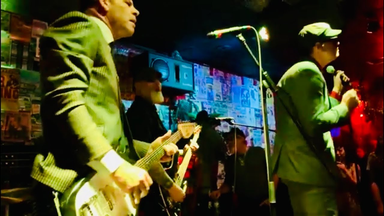 The Shakewells • Red Dwarf - YouTube