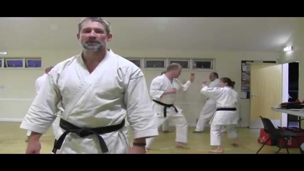 Luton Higashi Congratulate Sensei Peter Spanton on his 9th Dan - YouTube