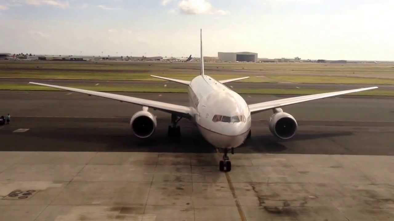 United Airlines Boeing 777 taxing at Gate 10 at Honolulu International ...