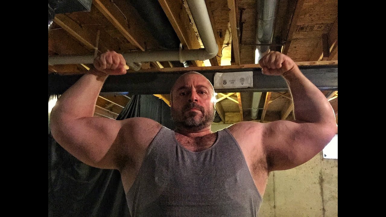 About Skinny and Weak "Lifting Gurus" and Their Training Advice - YouTube