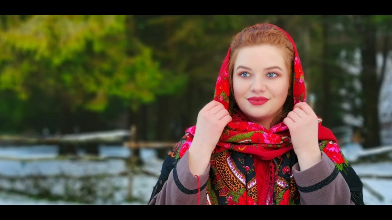 Miruna Elena Chiriac - Colo sus pe vremea-ceea (Colindă populară) - YouTube