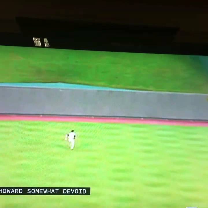 GREATEST CATCH EVER!!! Jim Edmonds over should dive on Warning Track ...