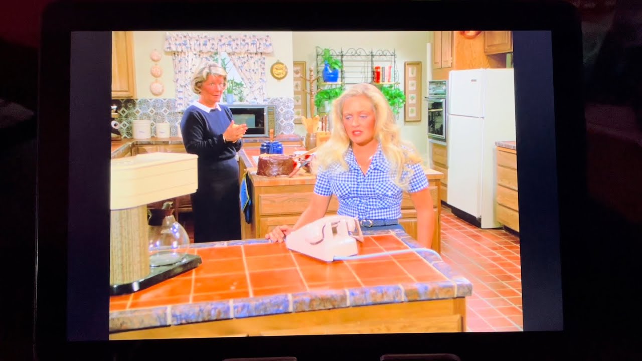 Dallas: Lucy tells Miss Ellie that her marriage is on the rocks. - YouTube