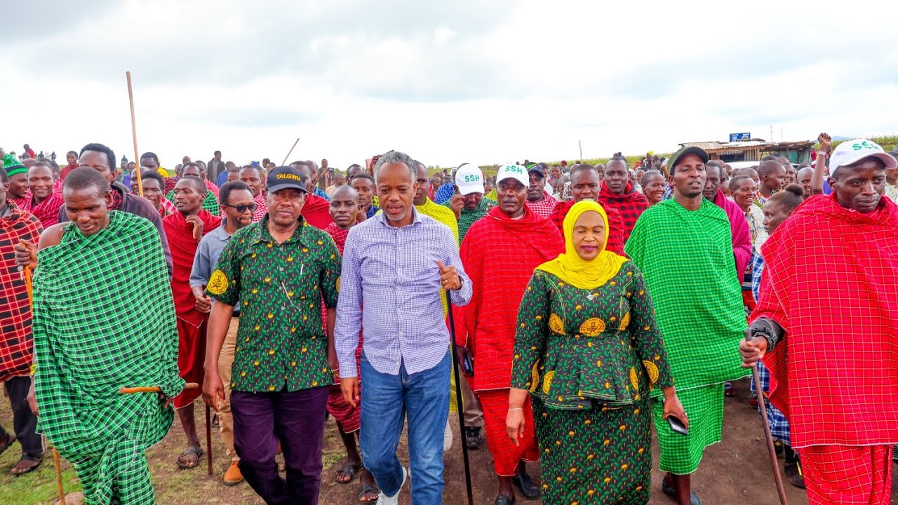 CHEKI NYOMI LA WANANCHI WAKIMPOKEA MBUNGE WA MONDULI MH.FREDRICK LOWASA ...