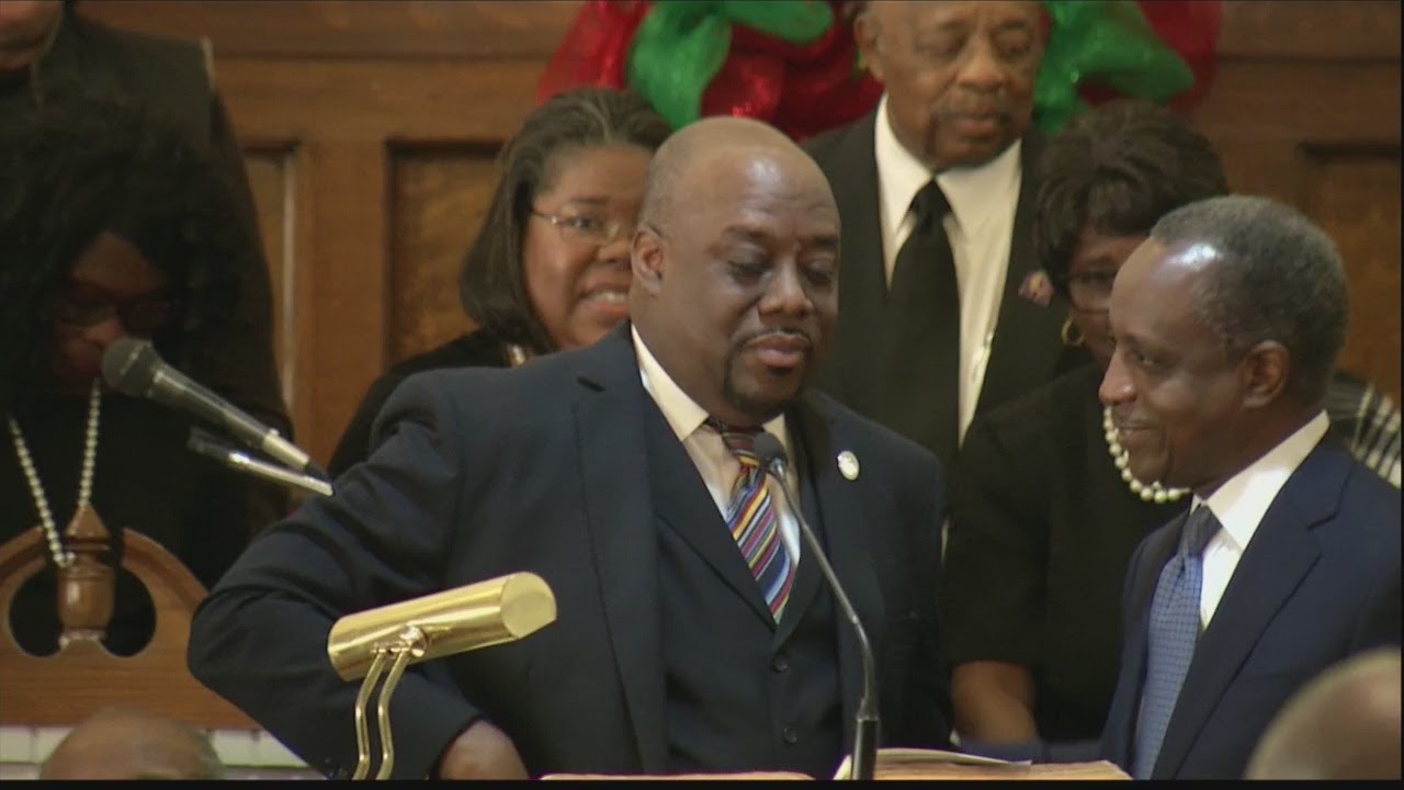 Mayor-elect Van Johnson sworn in as the 67th mayor of Savannah - YouTube