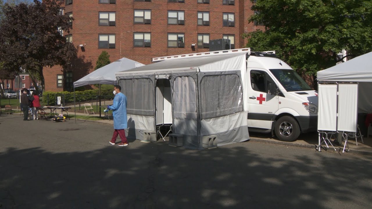 Doctor sets up his own COVID testing van in urban areas - YouTube