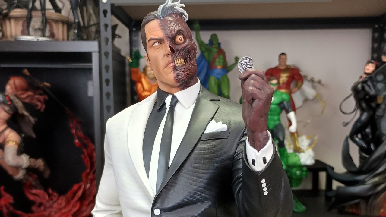 Unboxing & Review: Two-Face 1/4th Scale Maquette by Tweeterhead - YouTube