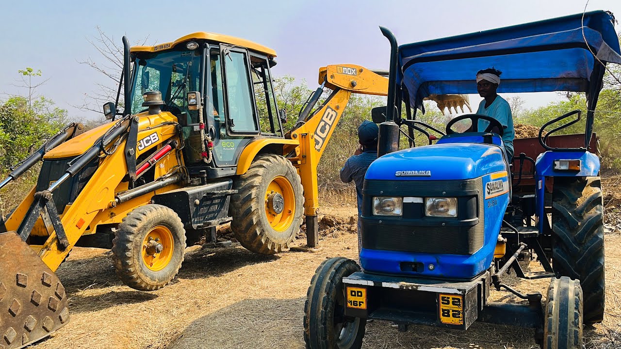 JCB 3dx Backhoe Machine Loading Mud In Tractors For Road Making ...