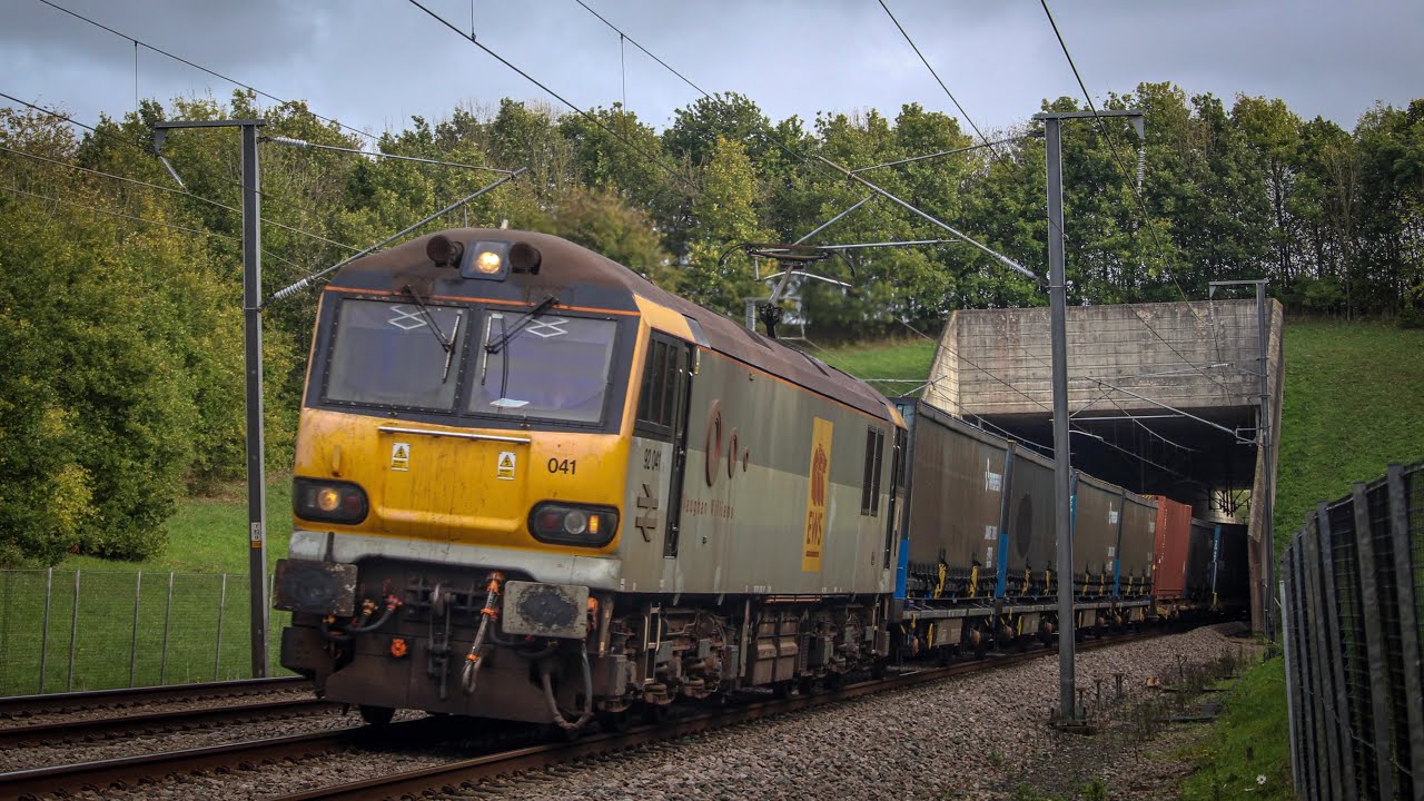 (HD) *Rare* DB Cargo (EWS) 92041 passes Westwell Leacon with an ...