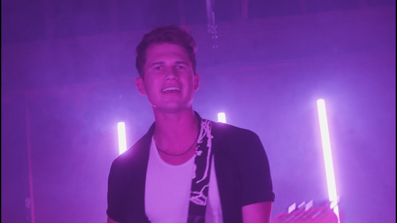 Danny Vee - Bringing Me Down (Official Video) - YouTube