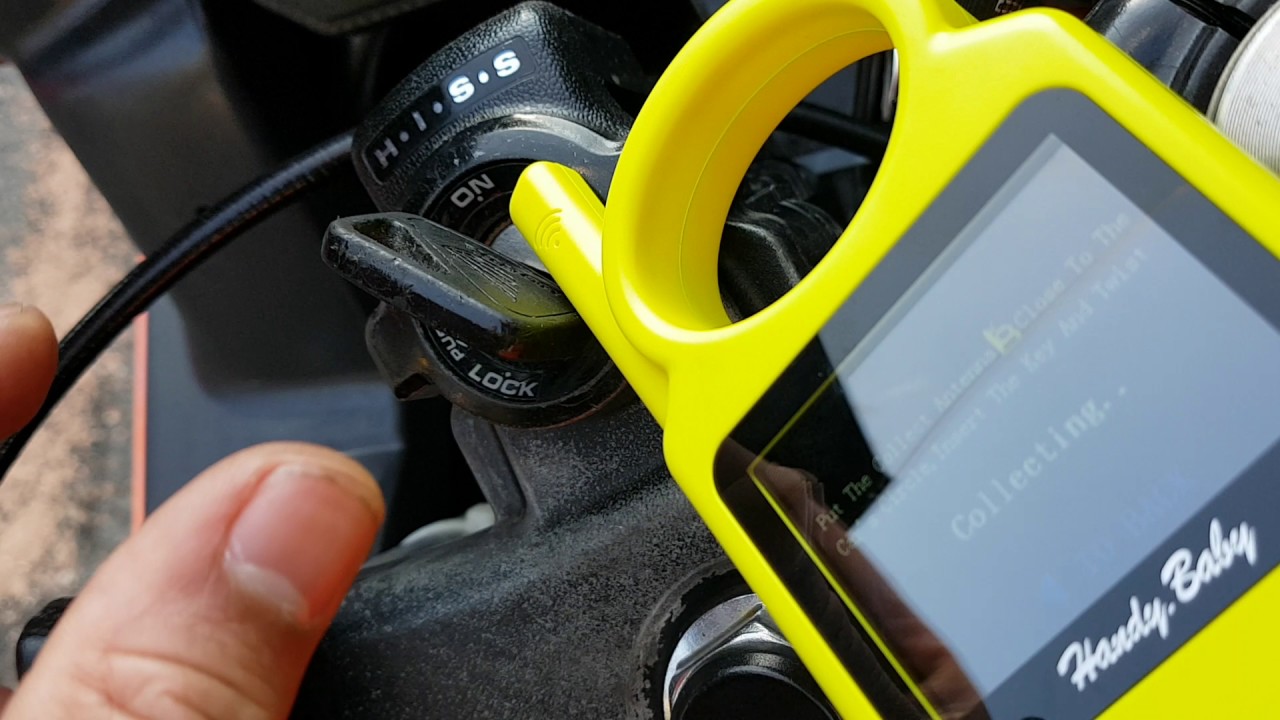 Using Hand Baby key cloner on Honda CBR 600 with a ID 46 transponder ...