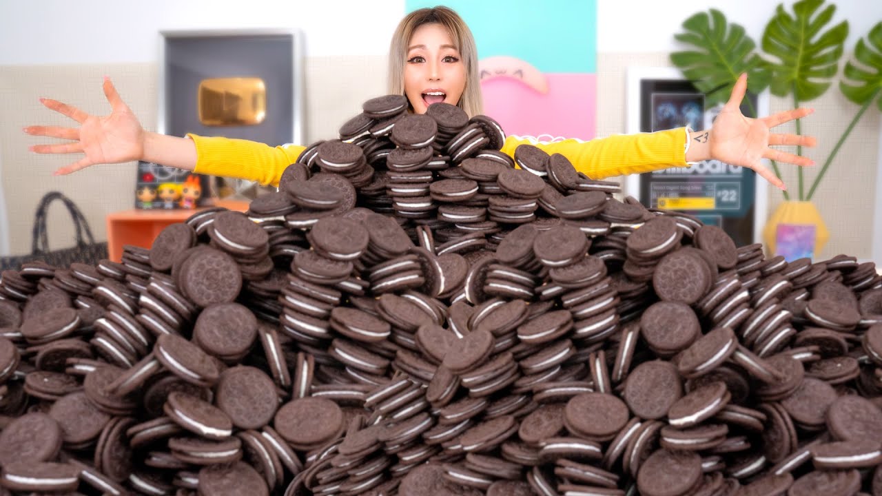 Mixing All My 1000 Oreos Into One Giant Oreo! - YouTube