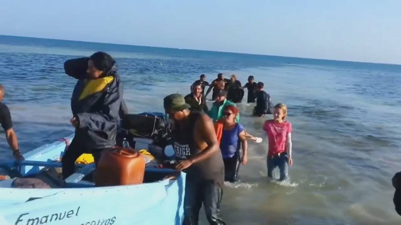 Cuban migrants record arrival to South Florida - YouTube