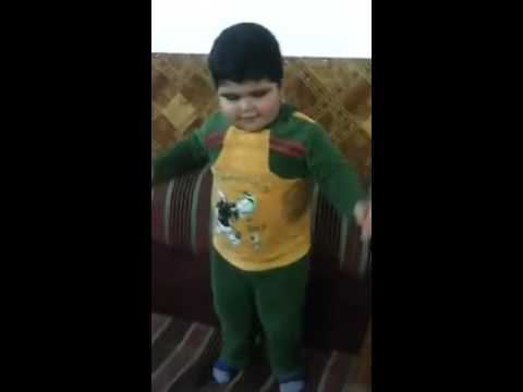 Mezdeke oynayan çocuk