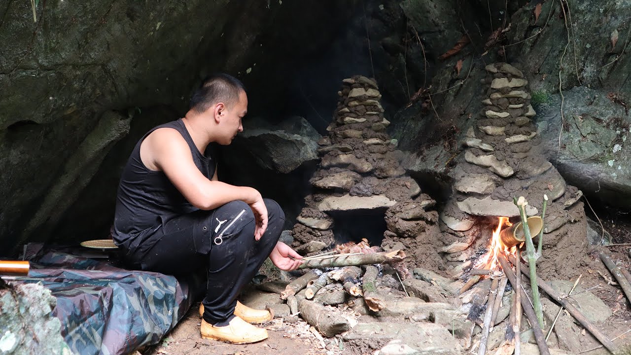 Solo Survival: Make Shelter Under Rocks, Foraging Food, Chimney Stoves ...