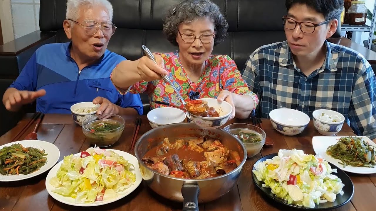 집밥먹방~! 코다리 조림 만들기 (미역 줄기볶음, 양상추 샐러드) Braised Pollack Mukbang / Korean ...
