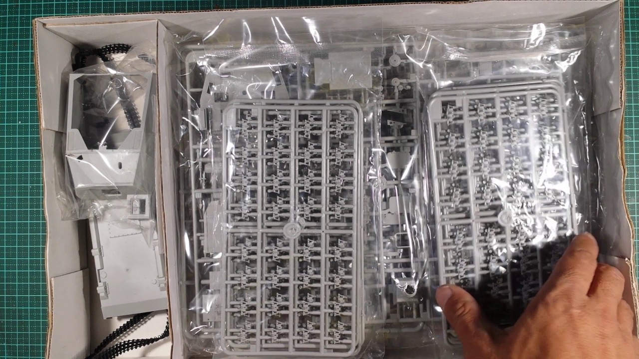 Trumpeter 1/35 DICKER MAX Unboxing - YouTube