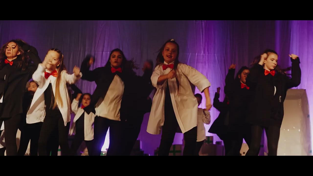 UNIQUE DANCE STUDIO ORADEA - YouTube