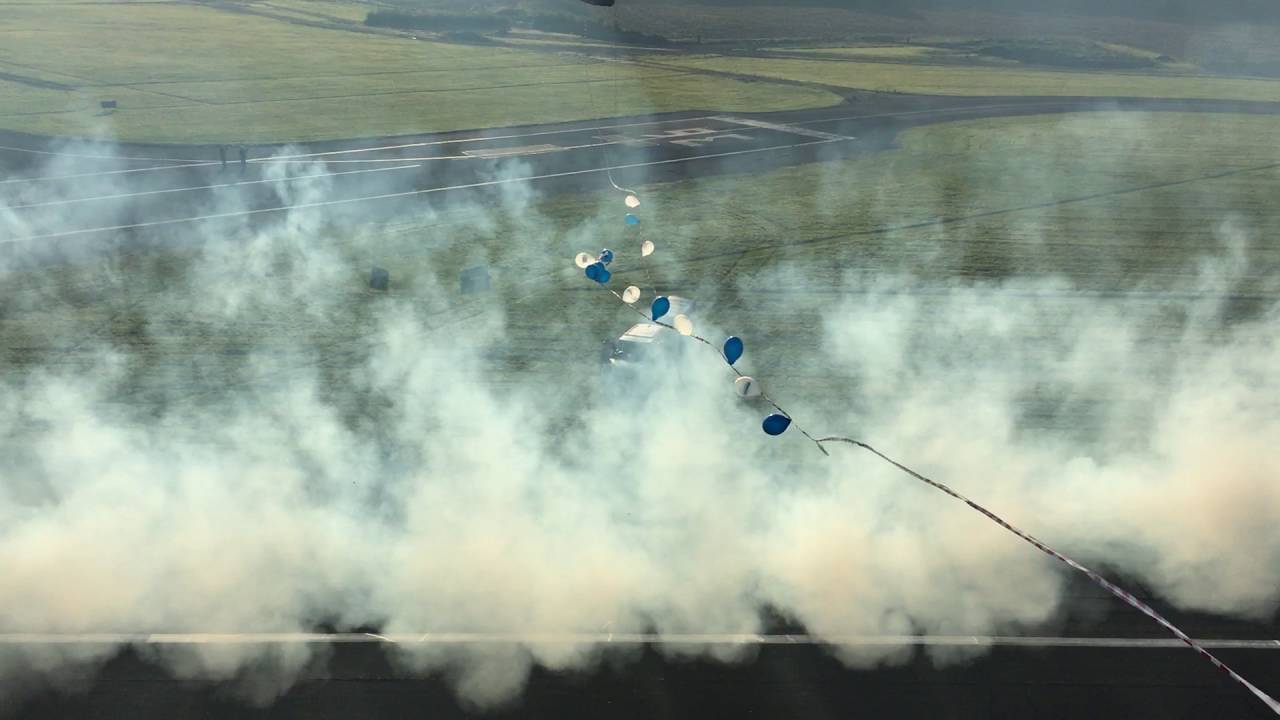 Pilot Rich Goodwin pulls off world-first stunt - YouTube