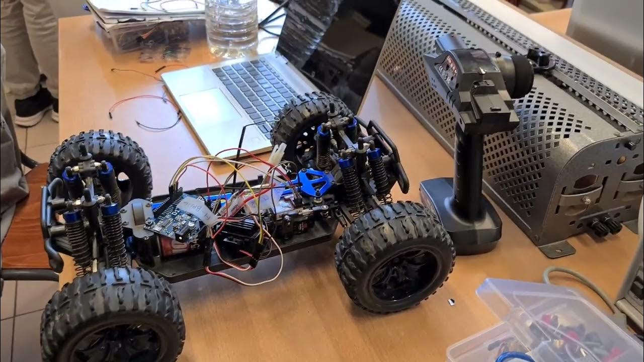 Lab Microcontrollers RC car - YouTube