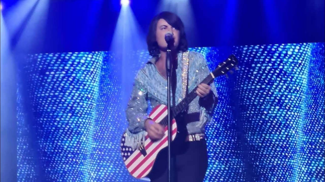 Forever In Blue Jeans — Ben Alexander as Neil Diamond - LIVE @ Benidorm ...