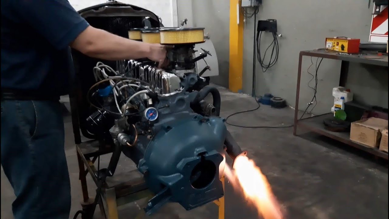 Motor Ford Falcon 221 con tres carburadores. Listo para el concierto ...