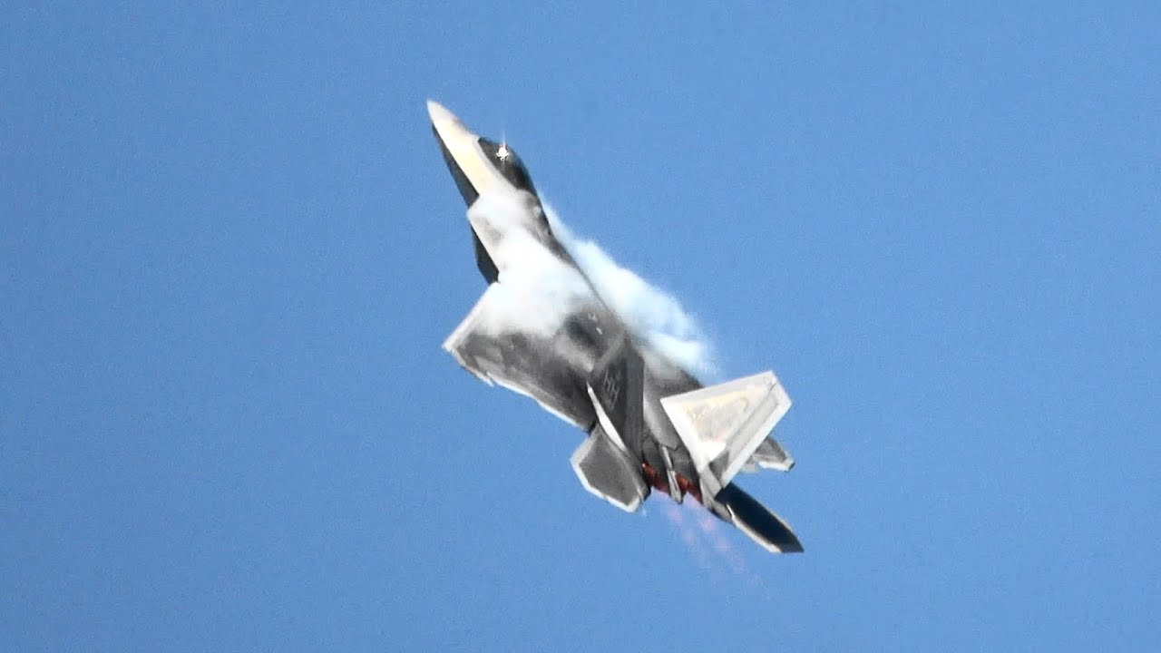 Singapore Airshow 2020 F-22 Raptor Aerobatic Display - YouTube