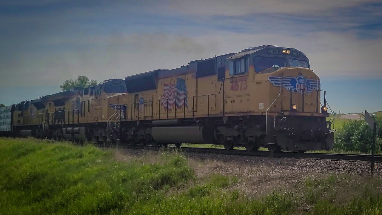 Union Pacific Rolls Through Blue Earth County Minn. 6-25-20 - YouTube