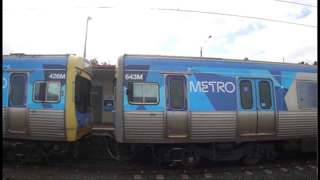 Comeng train departing Upfield - YouTube