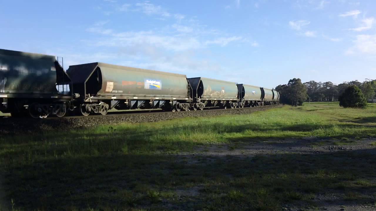 PACIFIC NATIONAL LIMESTONE TRAIN WITH 8107 AND 8146 AT WEREI - YouTube