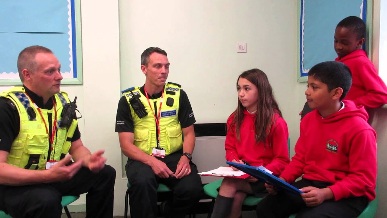 Pupils of Richard Avenue Primary School interview the Police - YouTube