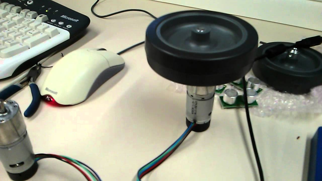 Prova control motors EMG30 amb controlador MD25 i Arduino - YouTube