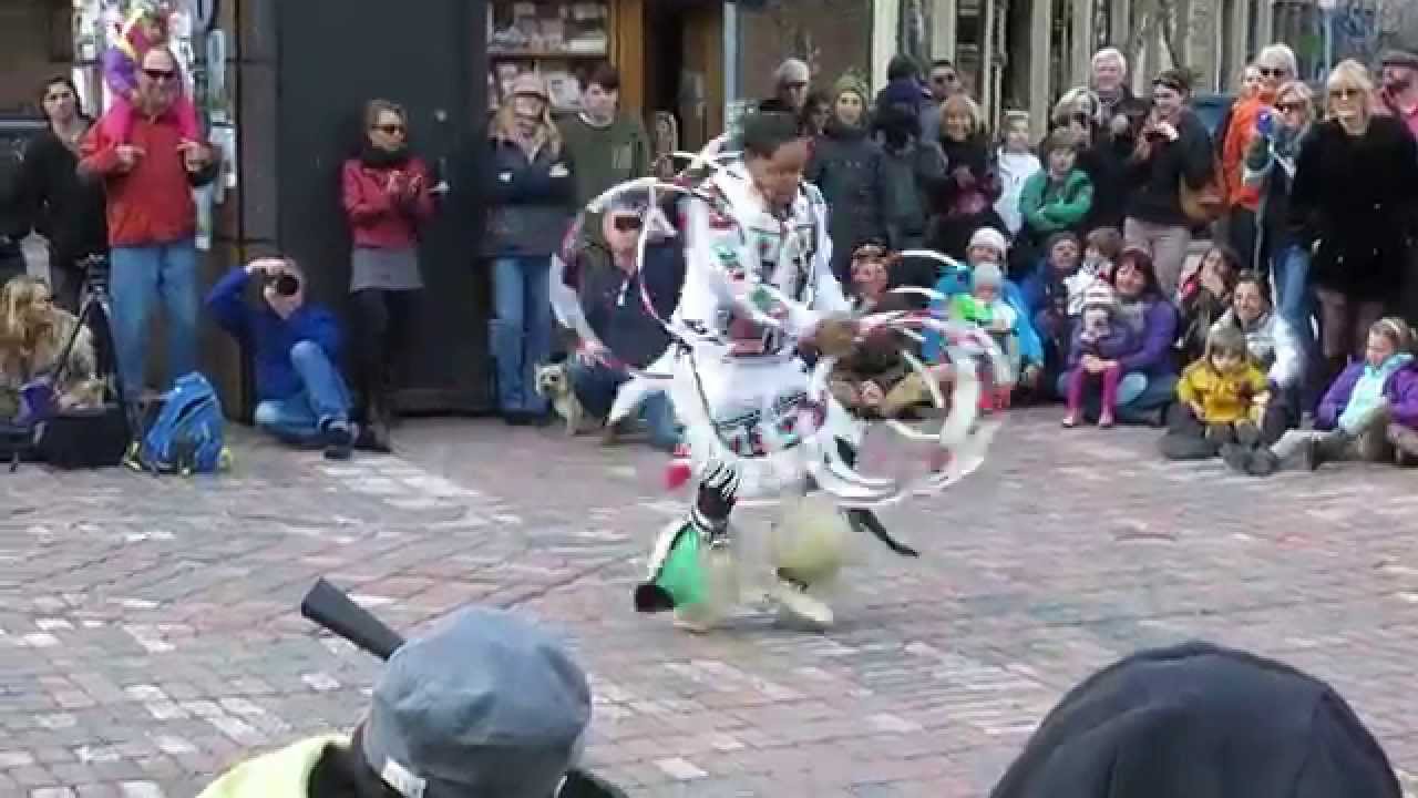 Native American Indian 2 time World Hoop Dancing Champion - YouTube
