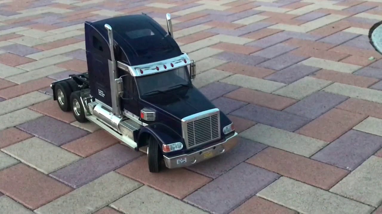 Tamiya 1/14 Knight Hauler - YouTube