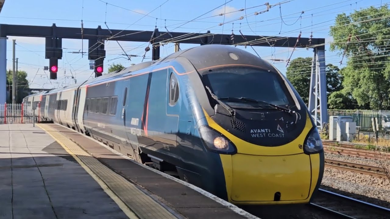 Avanti West Coast 390155 Runs 9S44 London Euston To Edinburgh At ...