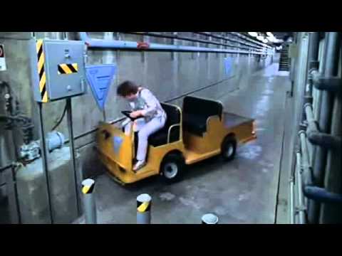 Austin Powers - Making a three point turn with the luggage cart