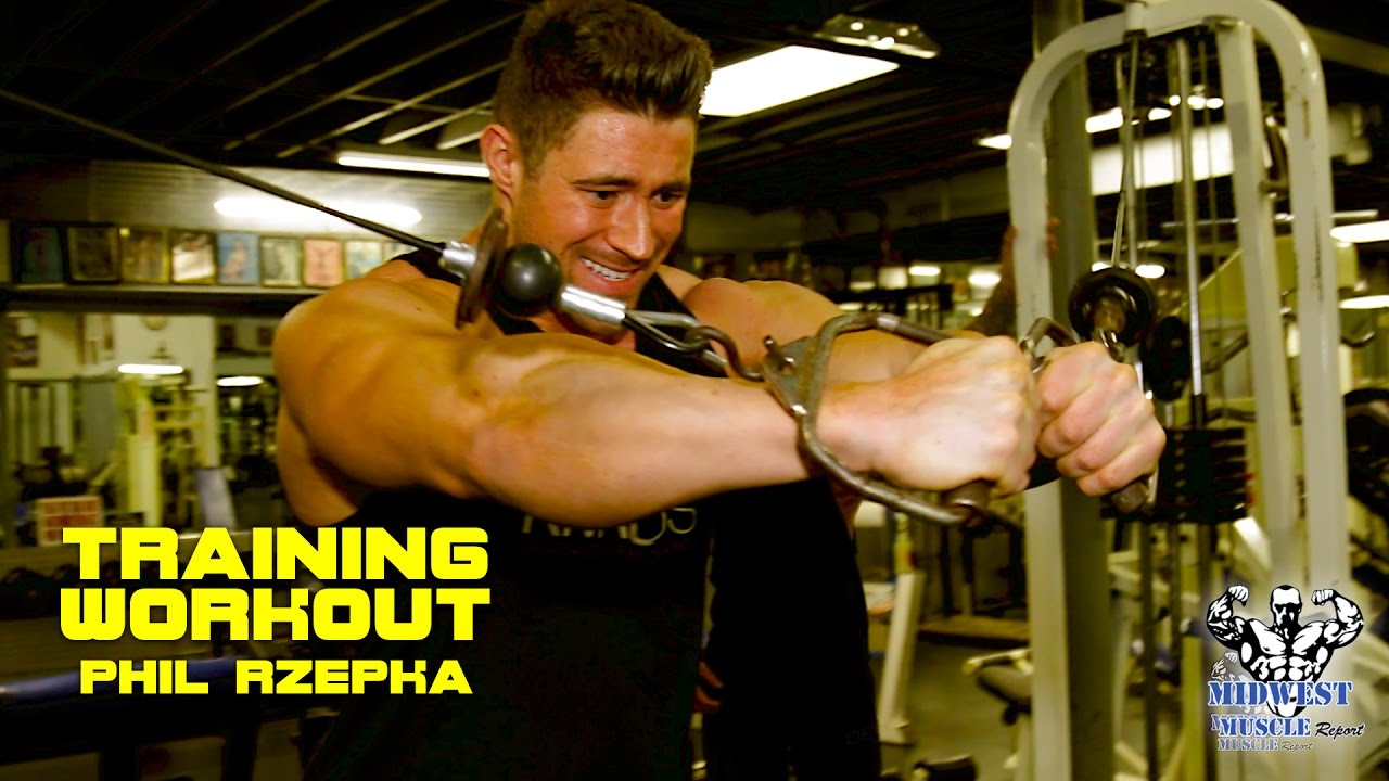 Men's Physique Competitor Phil Rzepka Trains Chest at USA Gym - YouTube