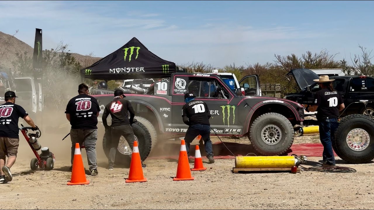 San Felipe 250 Alan Ampudia pit stop. - YouTube