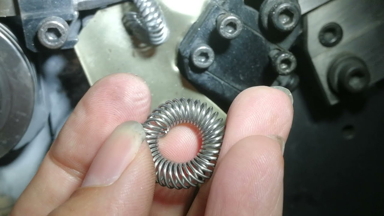 斜圈弹簧 Bal Spring - YouTube