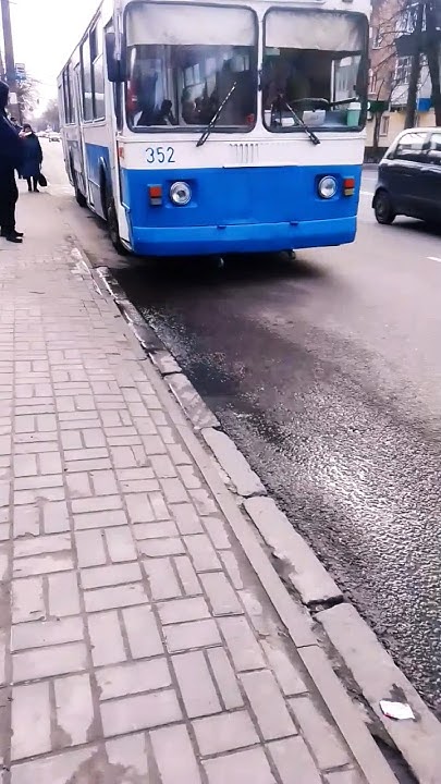 Тролейбус ЗиУ 9 N 352 Маршрут 4 ул Генерала Момота Троллейбусный