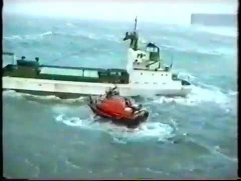 Dansk maersk kaptajn redder ti menneskers liv ----Danish maersk captain ...