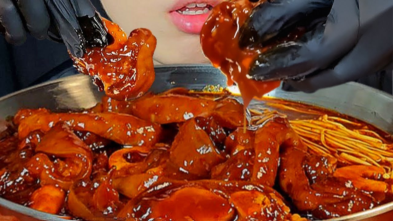 매콤 우족찜 먹방(Spicy Braised Beef Feet ASMR Mukbang(Eating Show)) - YouTube