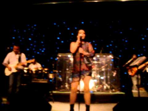 Claudine Castro e Banda - "Corazón partío" - Eastside Cannery Cassino ...