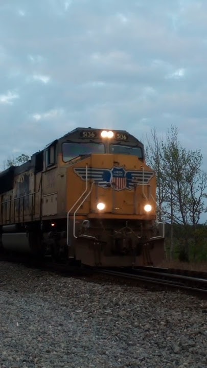 UP #5136 leads a very fast and long WB UP manifest out of Livonia, Louisiana!!! - YouTube