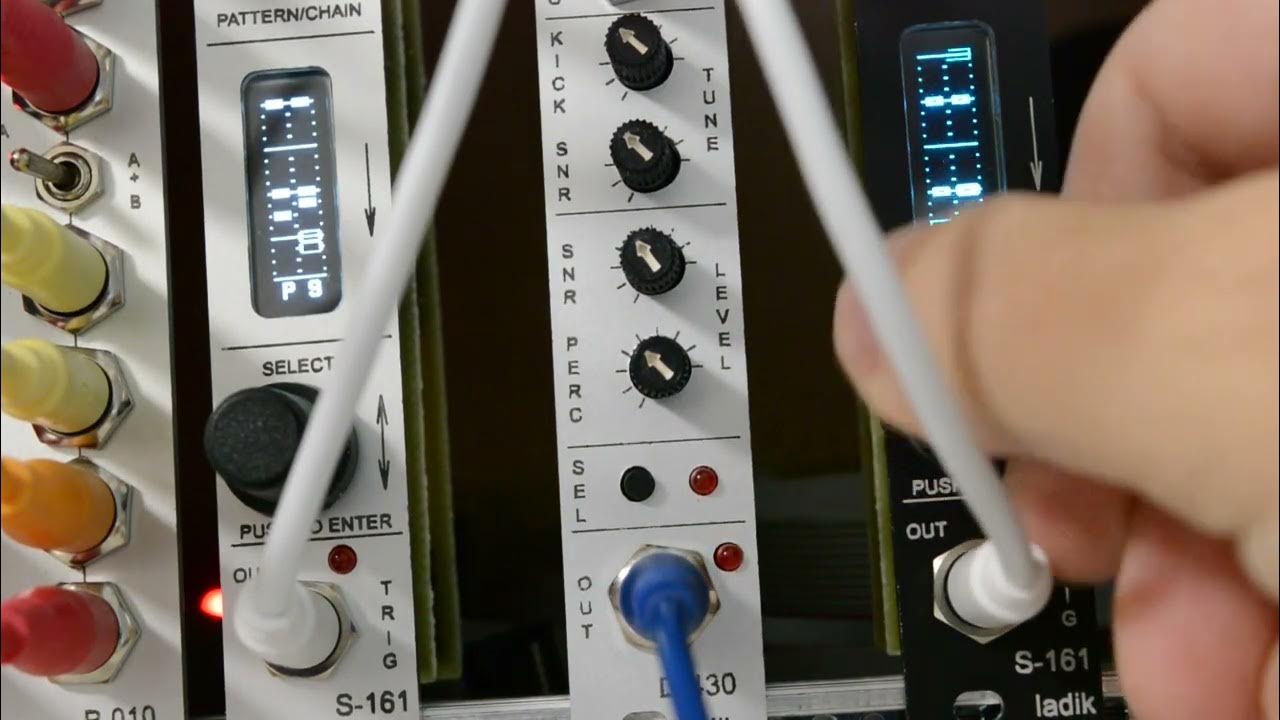 Ladik S-161 sequencer, 32-step mode - YouTube