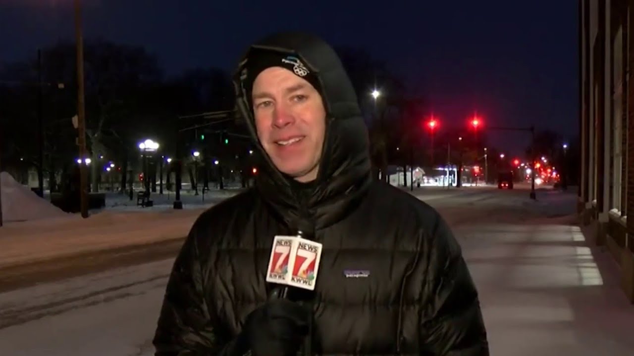Sports anchor gives brutally honest report about brutally cold blizzard ...